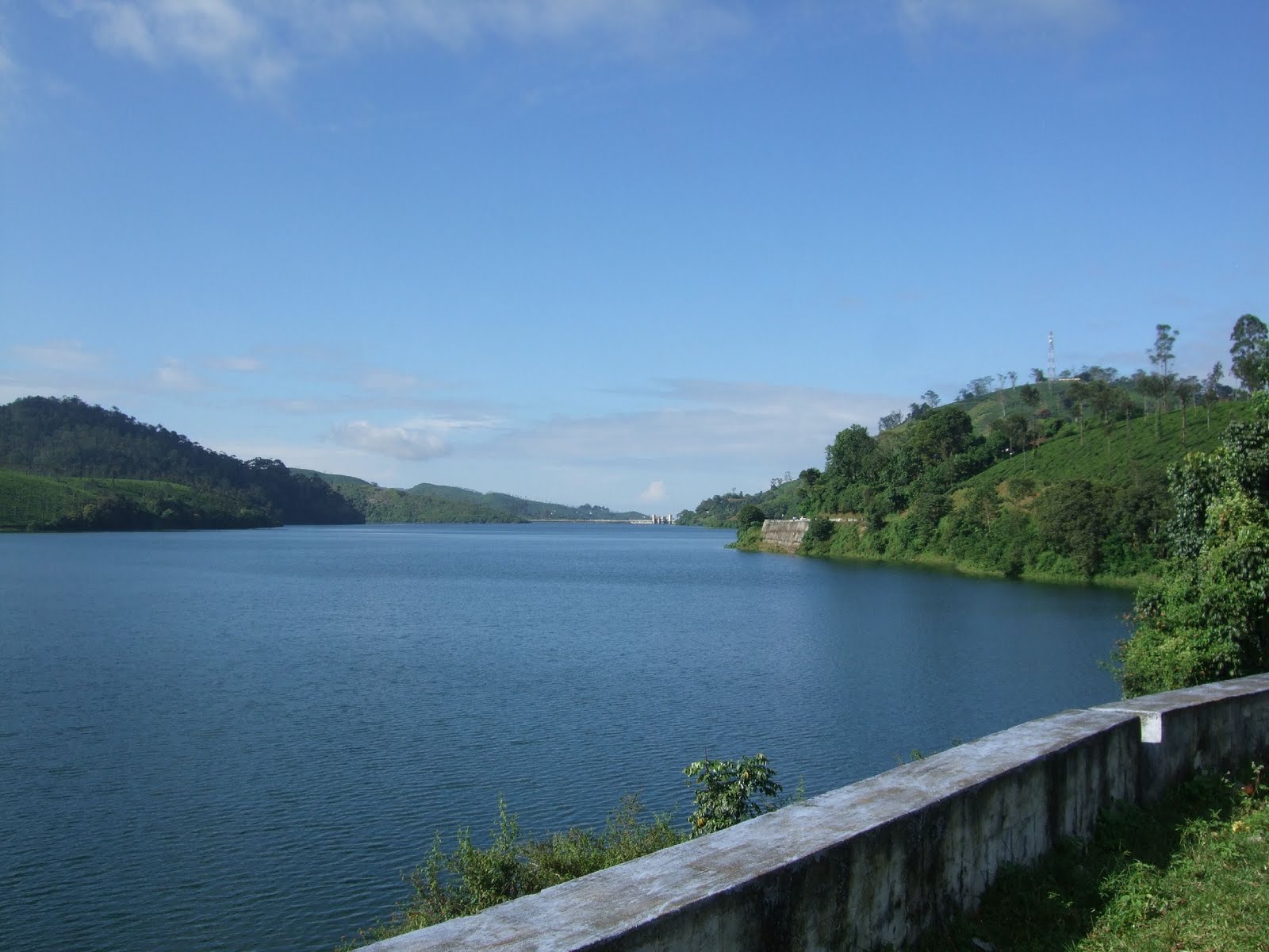 Exploring South India - Travel blog.....: Road trip to Sholyar Dam ...