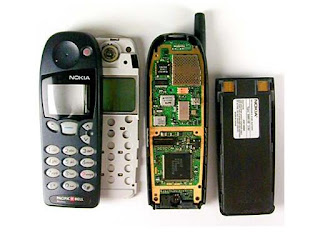 How Cell Phones Work: Inside a Digital Cell Phone