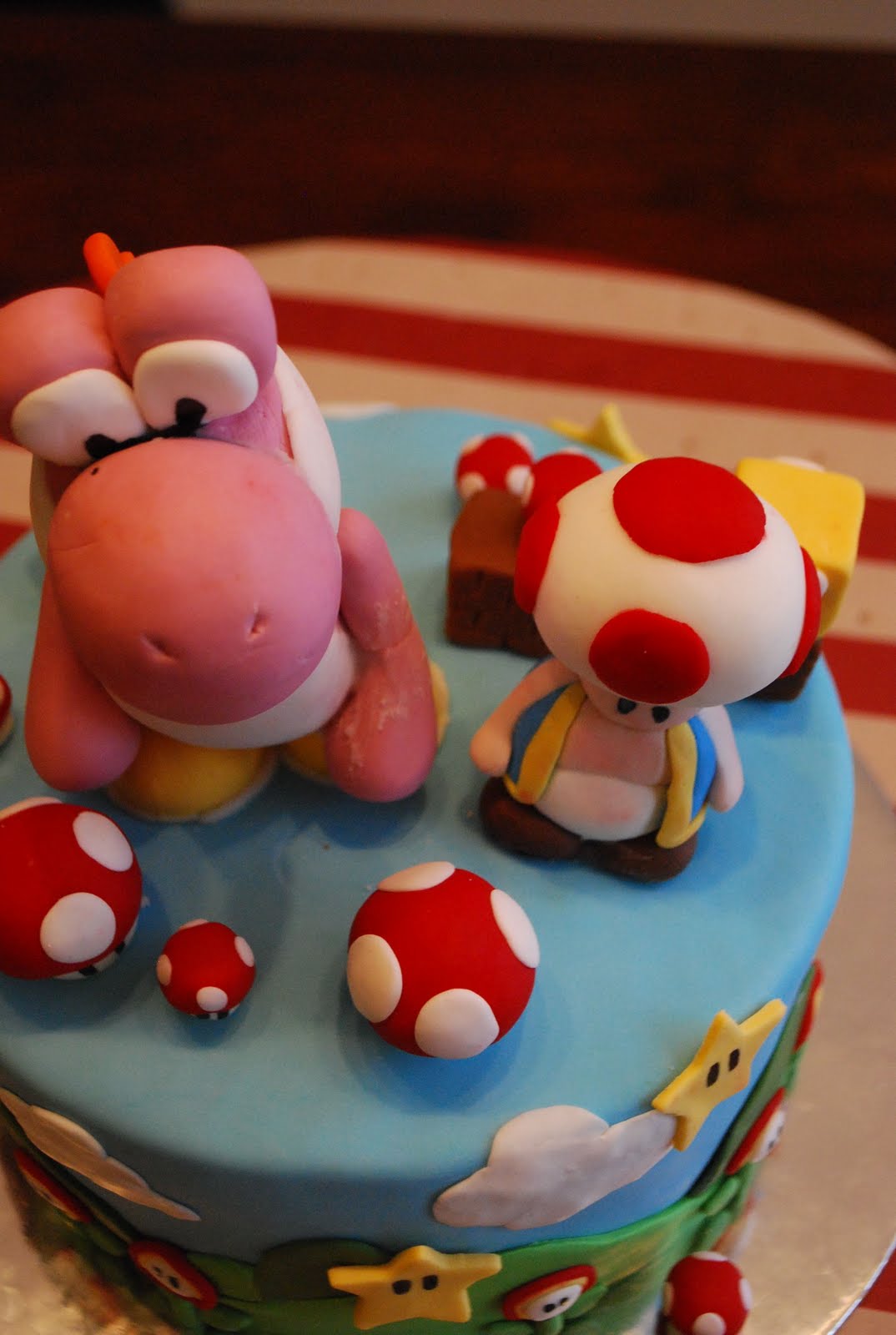 i eat sweet: Sora's Pink Yoshi birthday cake