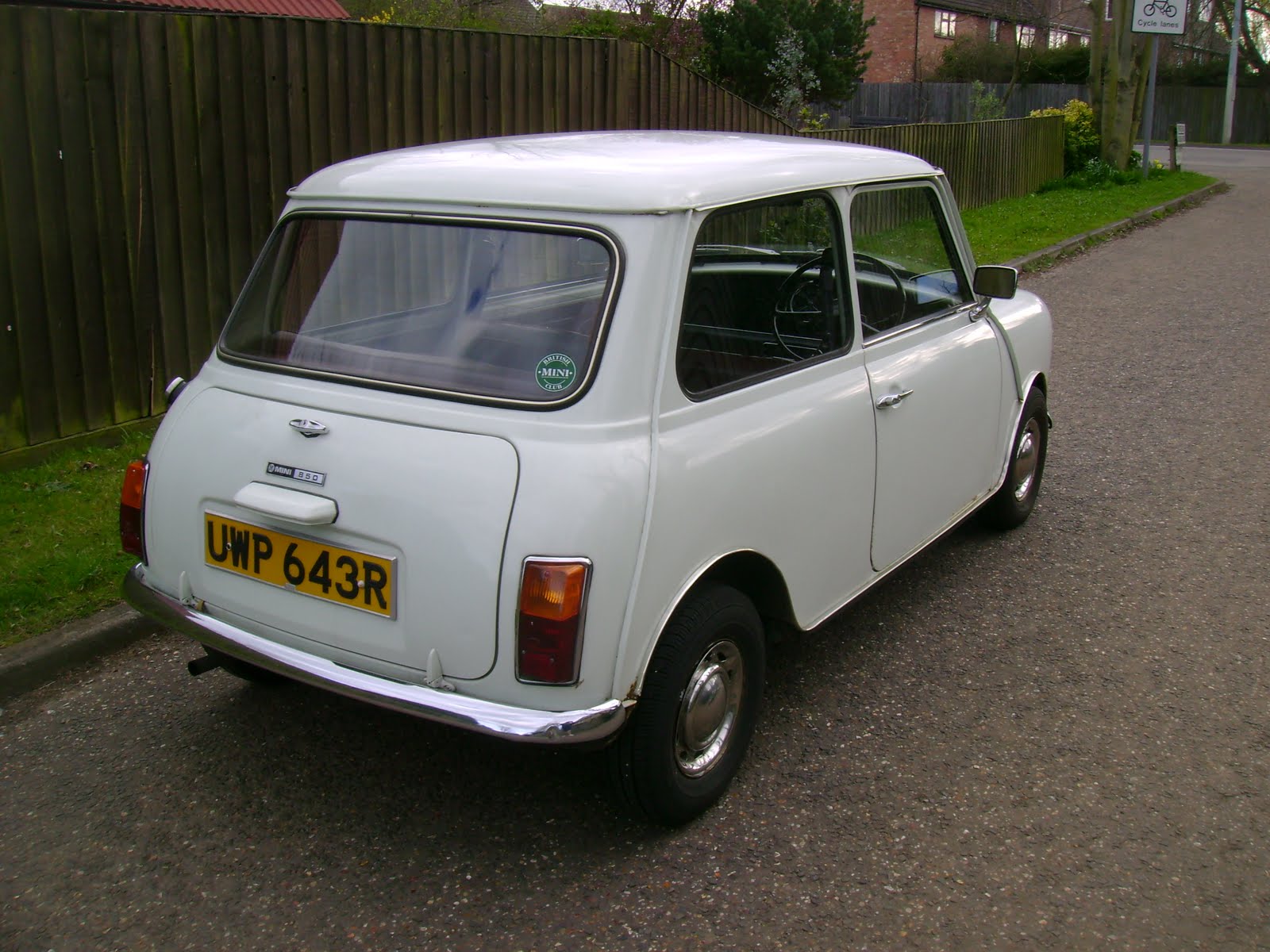 The Brazilian Job: Mini 4 - 1976 Leyland 850 in White