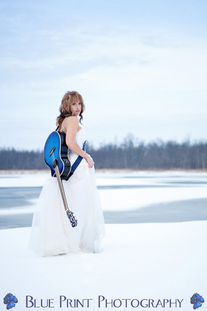 Fashion Snow Bride - Michigan Wedding Photographer