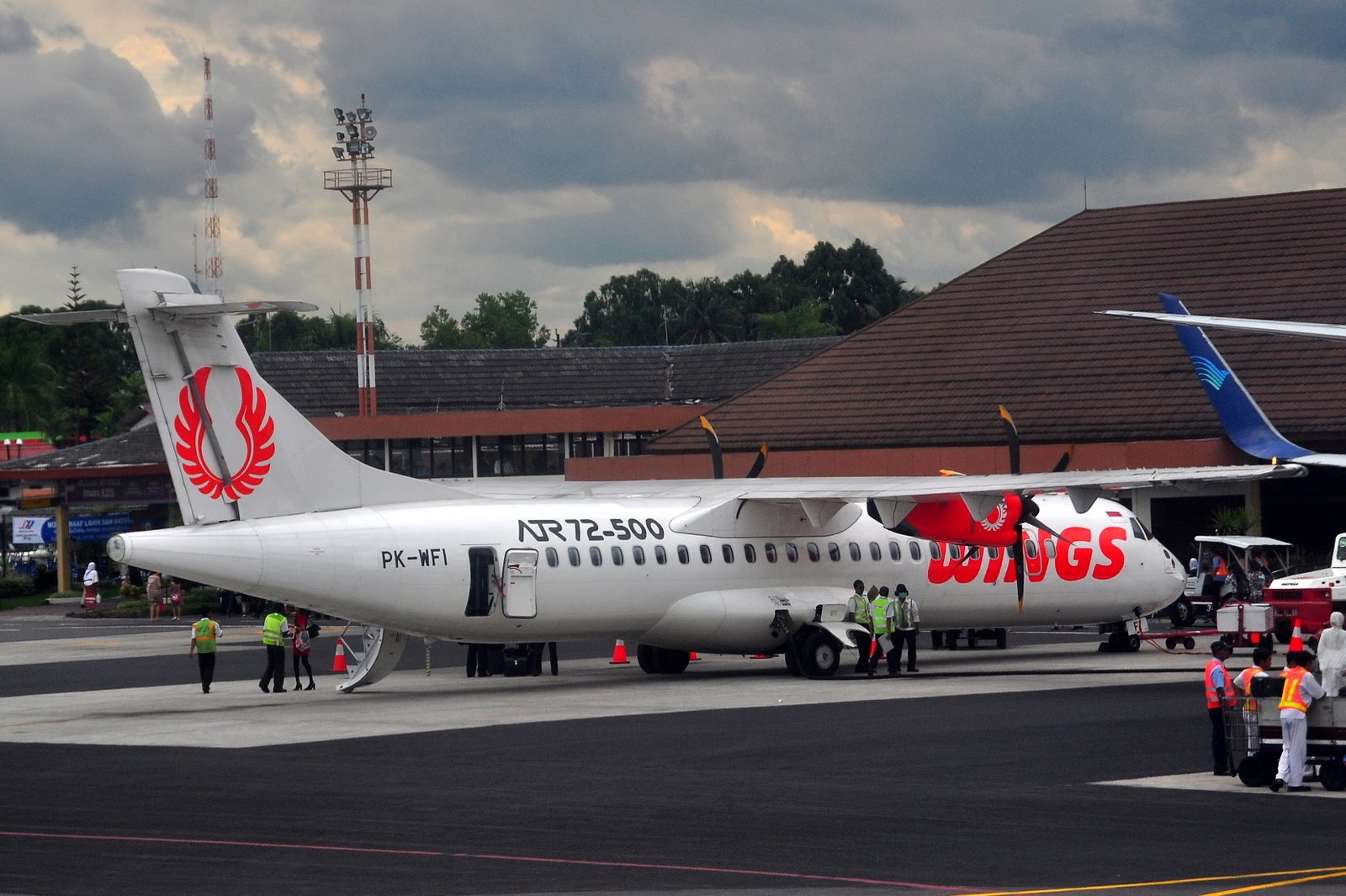 Aeroplane spotting (Photograph): Wings Air ATR-72-500 (PK-WFI) parked ...
