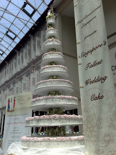 bienvenue! accueil chaleureux...: Singapore's Tallest Wedding Cake