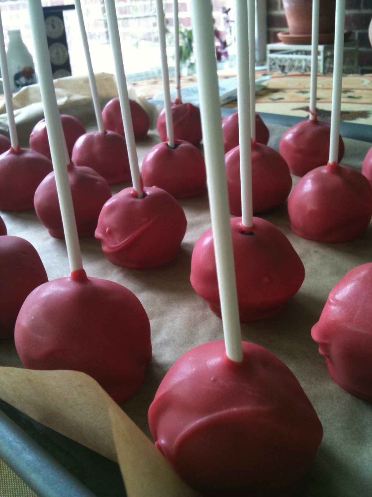 38 Miles from Manhattan: Bakerella Cake Pops... with a twist