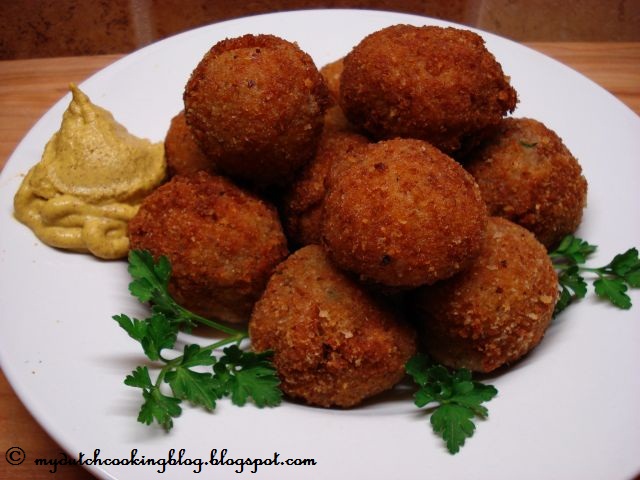 My Dutch Cooking Blog: Bitterballen (Dutch deep-fried gravy)