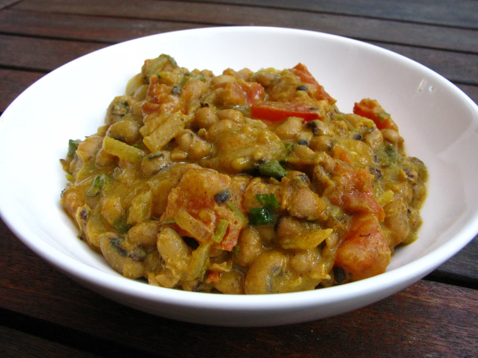 The Yummy Vegan: maharagwe (spiced beans in coconut milk)
