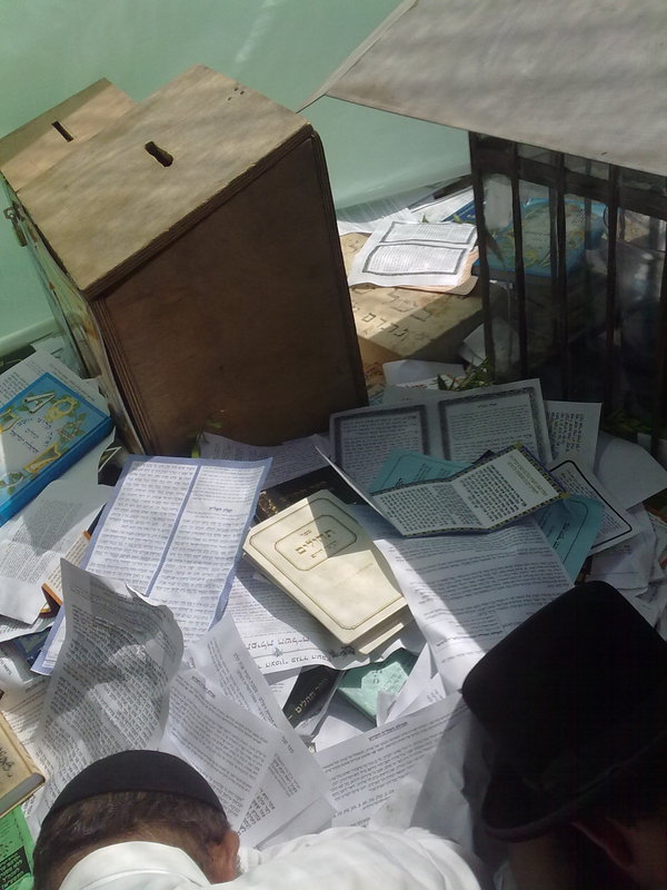 Life in Israel: The graves next to that of the Shlah HaKadosh