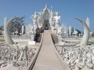 THE BLACKMOUTH: Wot Rong Khun - The White Temple