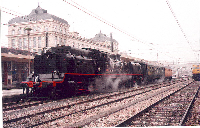 Galería las Cuatro Estaciones.: LOCOMOTORA VAPOR GARRAFETA SERIE 282 F 0421