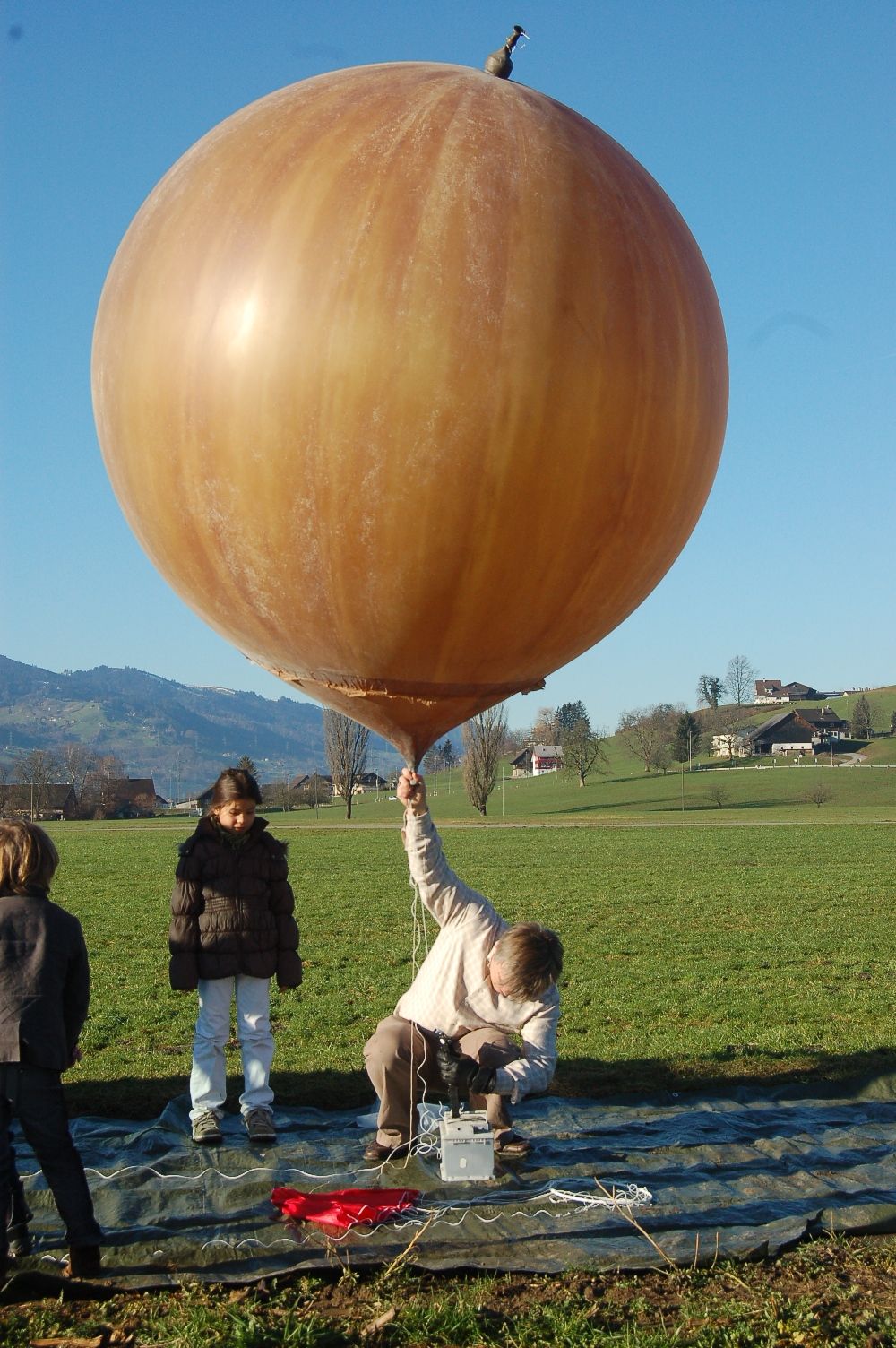 Swiss-HAB: High Altitude Balloon / 1. Privater Schweizer Wetterballon