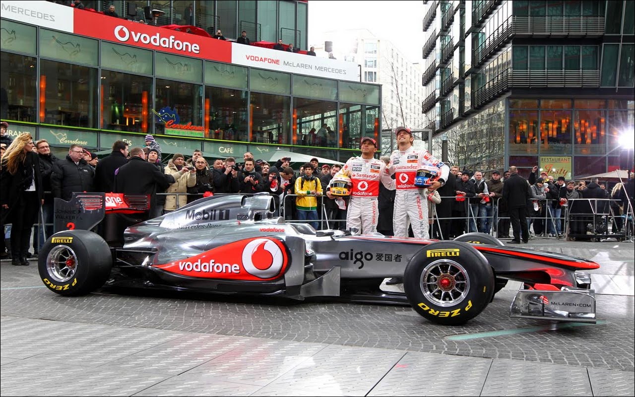 2011 McLAREN MP4-26 IN HI RES PICTURES - FORMULA 1