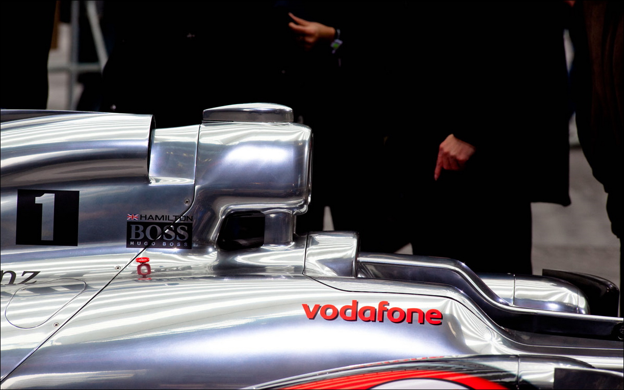 2011 McLAREN MP4-26 IN HI RES PICTURES - FORMULA 1