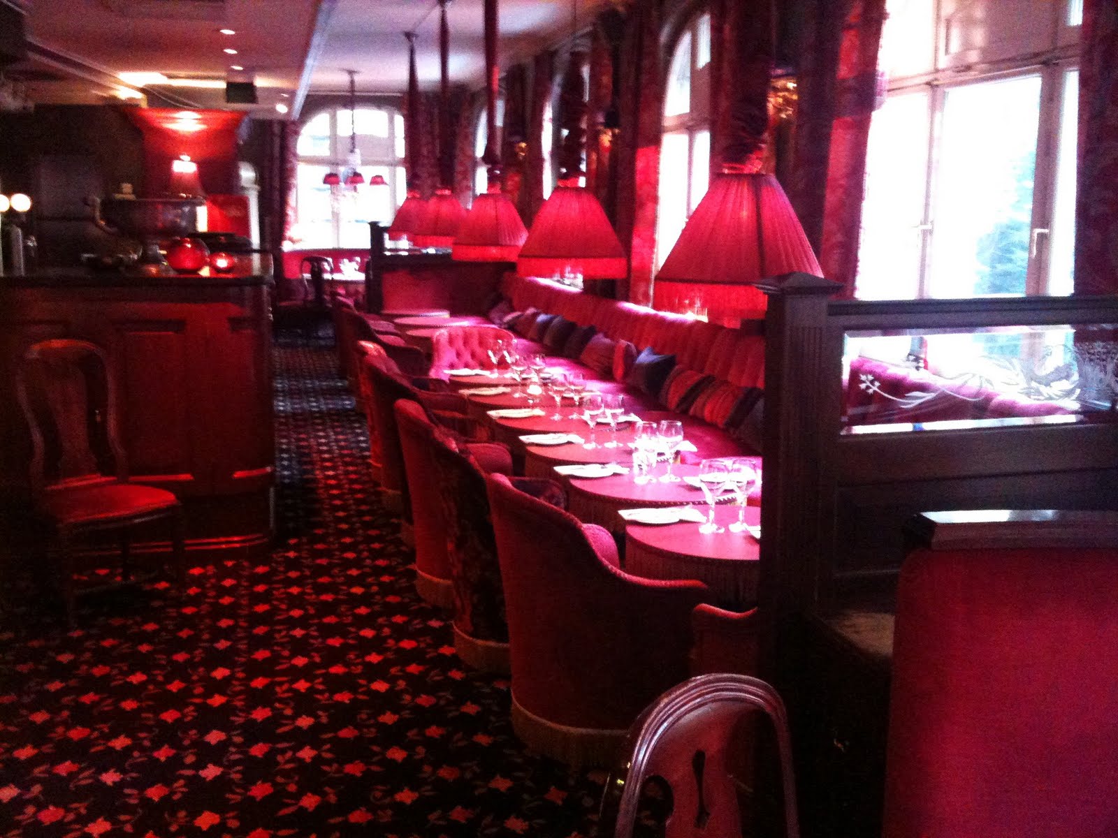 Jennifer´s Studio: Le Bar Rouge