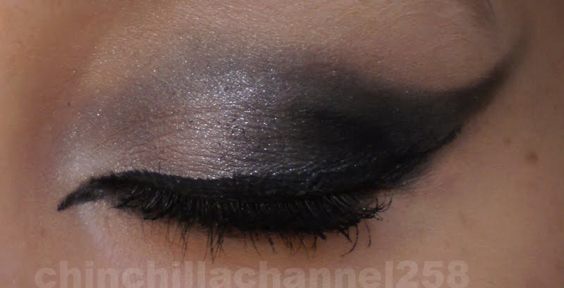 CookingChinchillas: Super dramatic Gothic cat eye make up