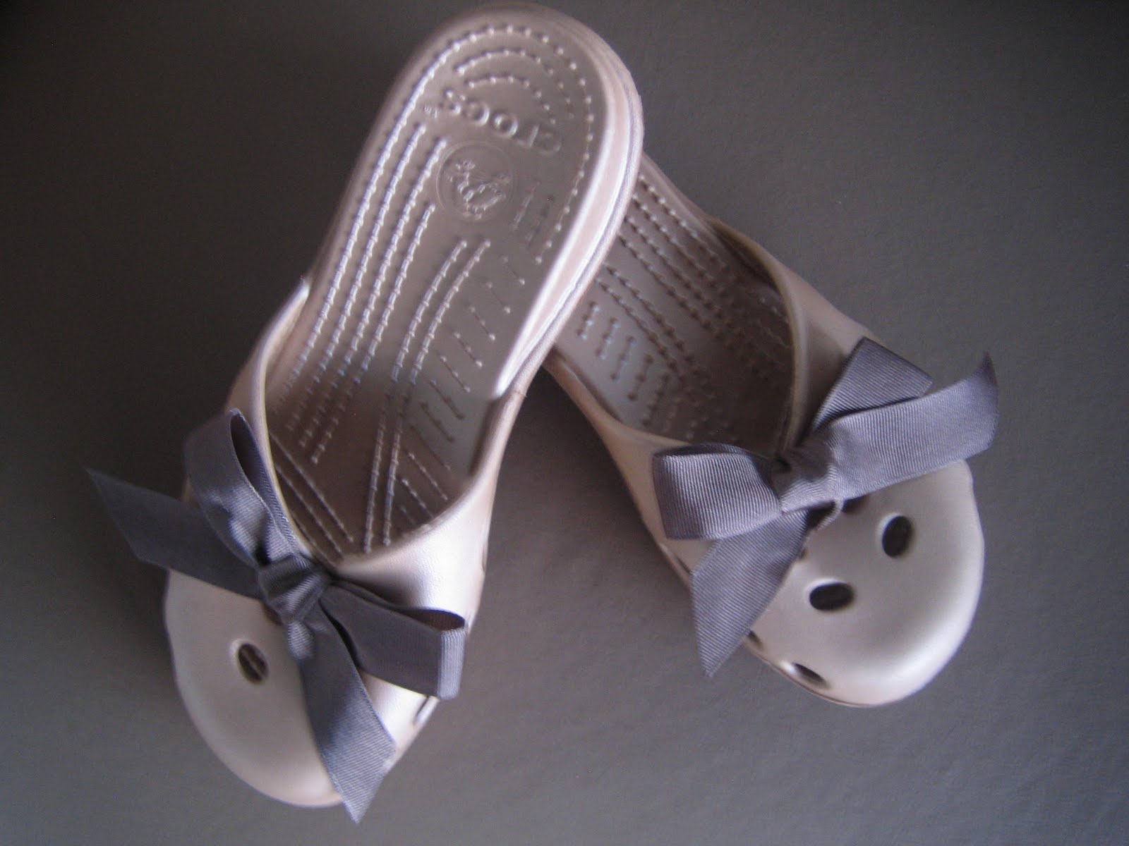 Classificados do Vende na Farmácia?: Larissa vende sandália Crocs ...