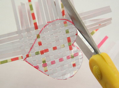 Childmade Tutorials: Weaving Paper Hearts