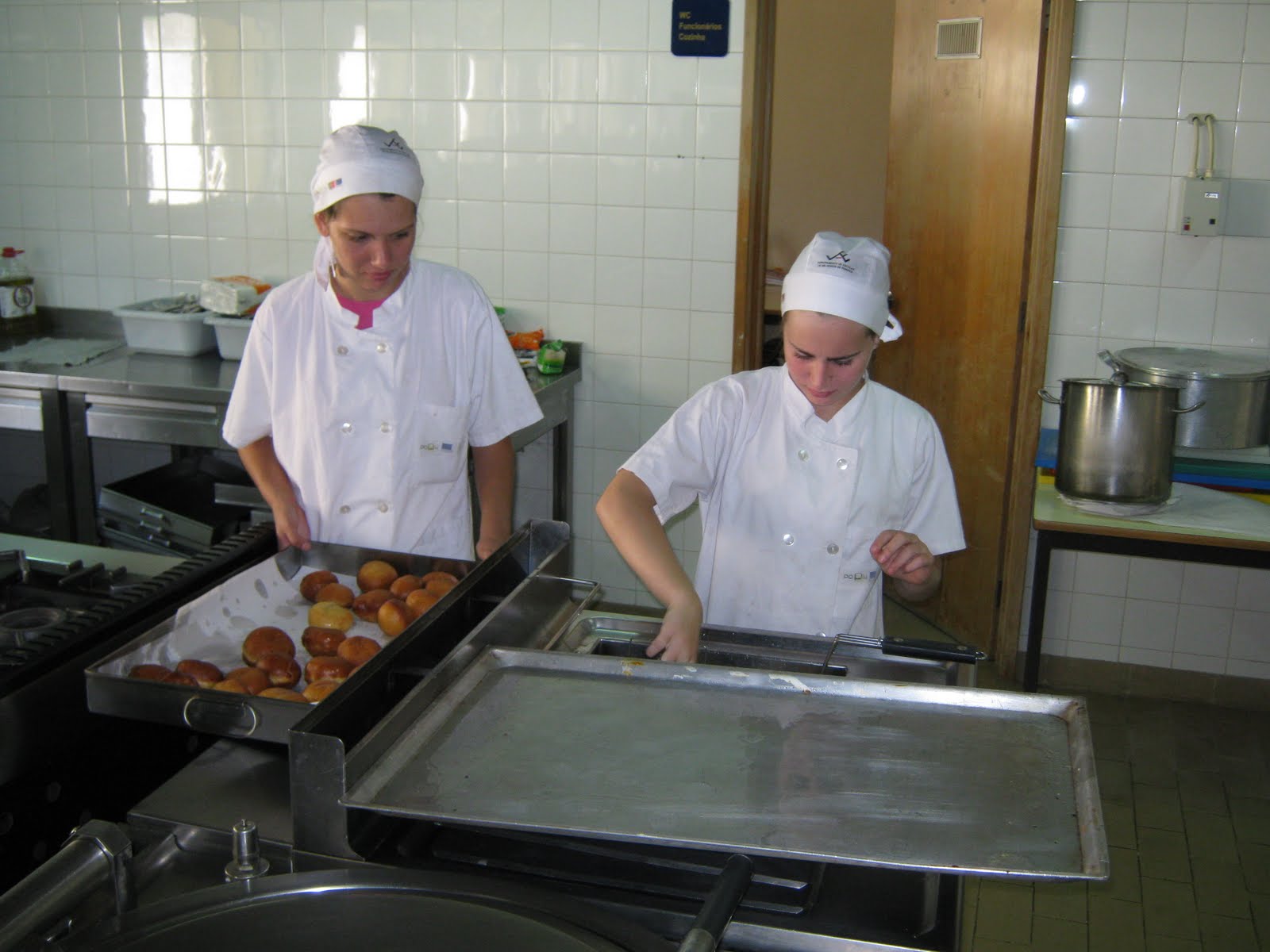 Os Pasteleiros de Milheiros de Poiares: Elaboração de produtos de ...