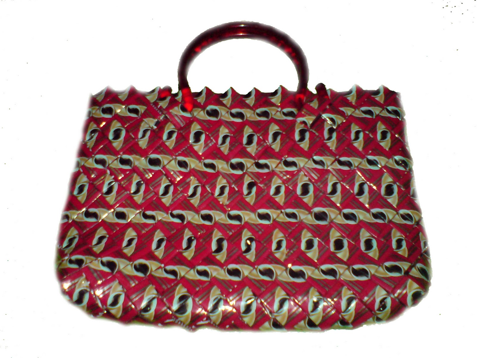 Kerajinan Unik: Tas Unik Berbahan Daur Ulang