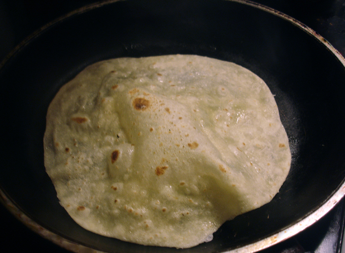 libyan food: Libyan stove top flat bread: Ftat Misrati فتات مصراتى