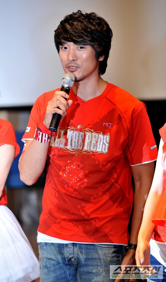 Beijing is Chic: Kim Min Joon es DJ y le gusta el fútbol