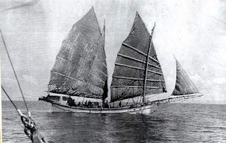 Malay Traditional Boat - Wooden Yacht: malay wooden yacht - perahu ...