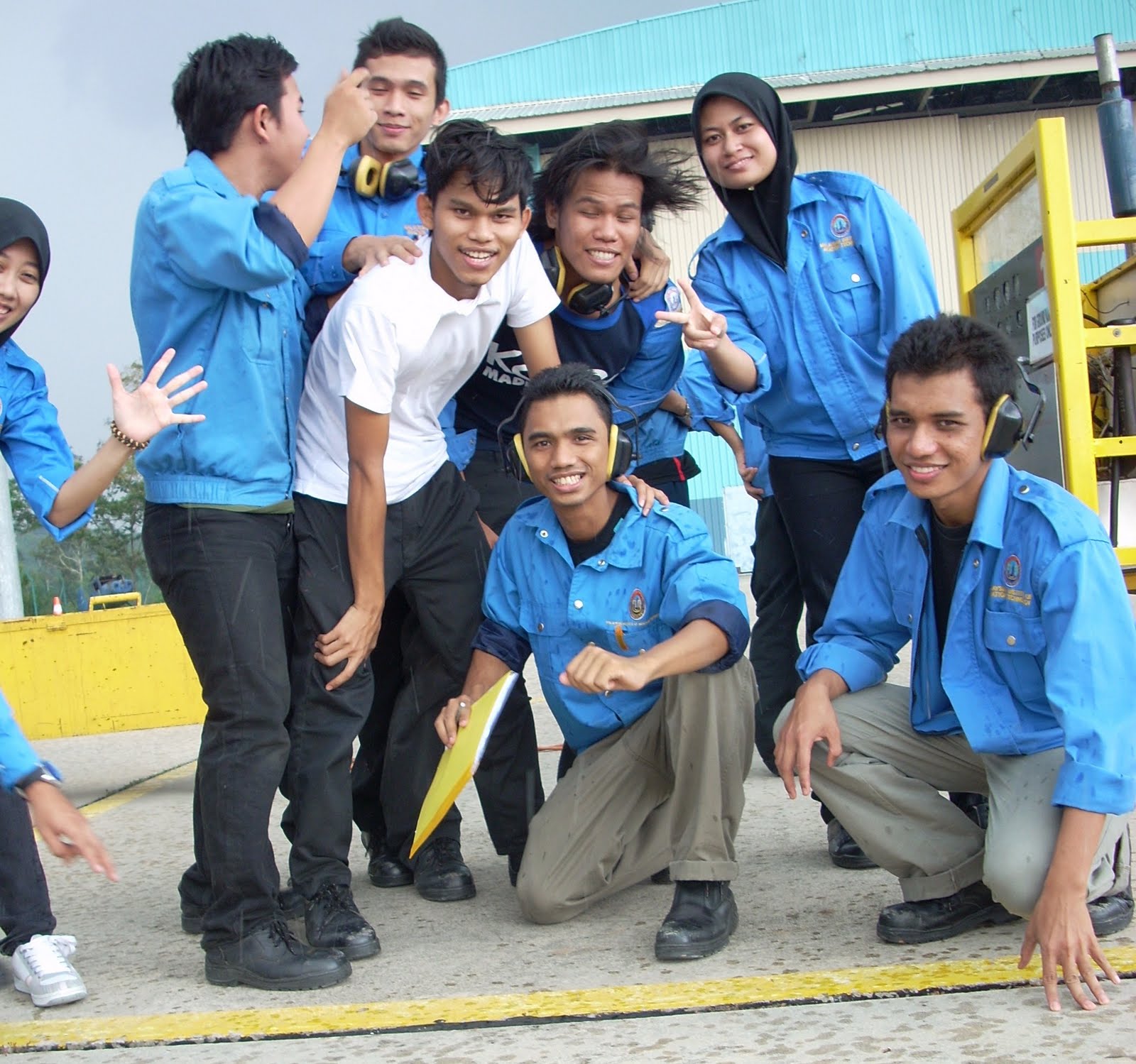 "Cek Ada Ramai Kawan" | myJournal@happyhour.