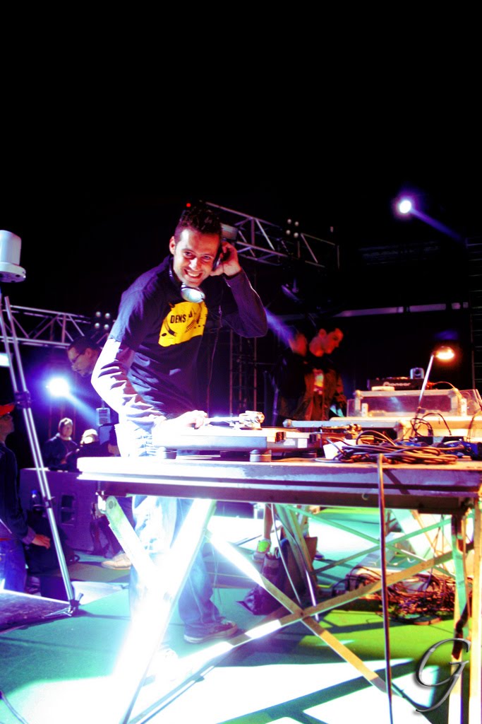 ¿QUIÉN DISPARÓ AL DJ?: AÑO 2009