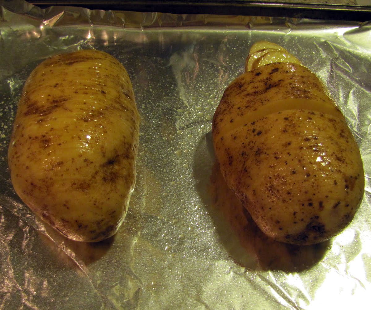 Smells Like Food in Here: Russet Baked Potato Fans aka Hasselback Potatoes