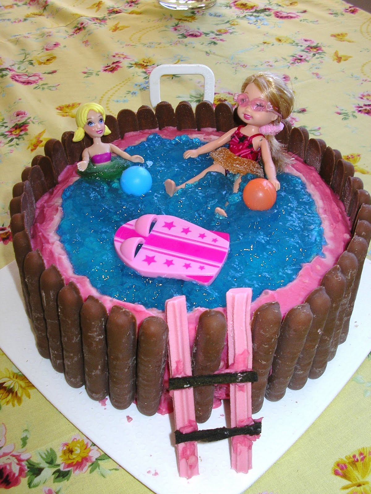 Velvetine Lily: Lily's 5th Birthday Party - 'The Pool Party Cake'