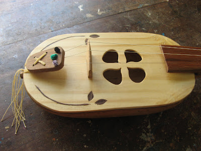 Barro e Cordas: Rabeca Medieval Flor de Liz feita por Valmir Rosa ...