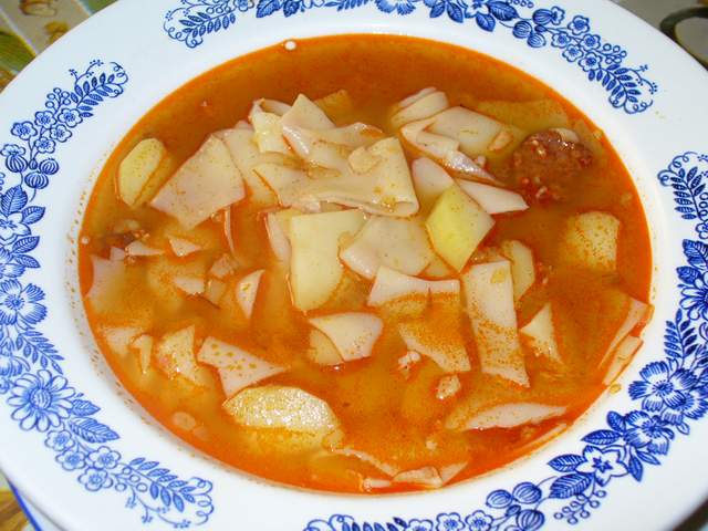 A közös konyha(kert): Lebbencsleves