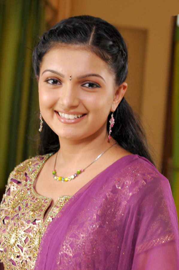 Movie Hungama 4all: saranya mohan stills