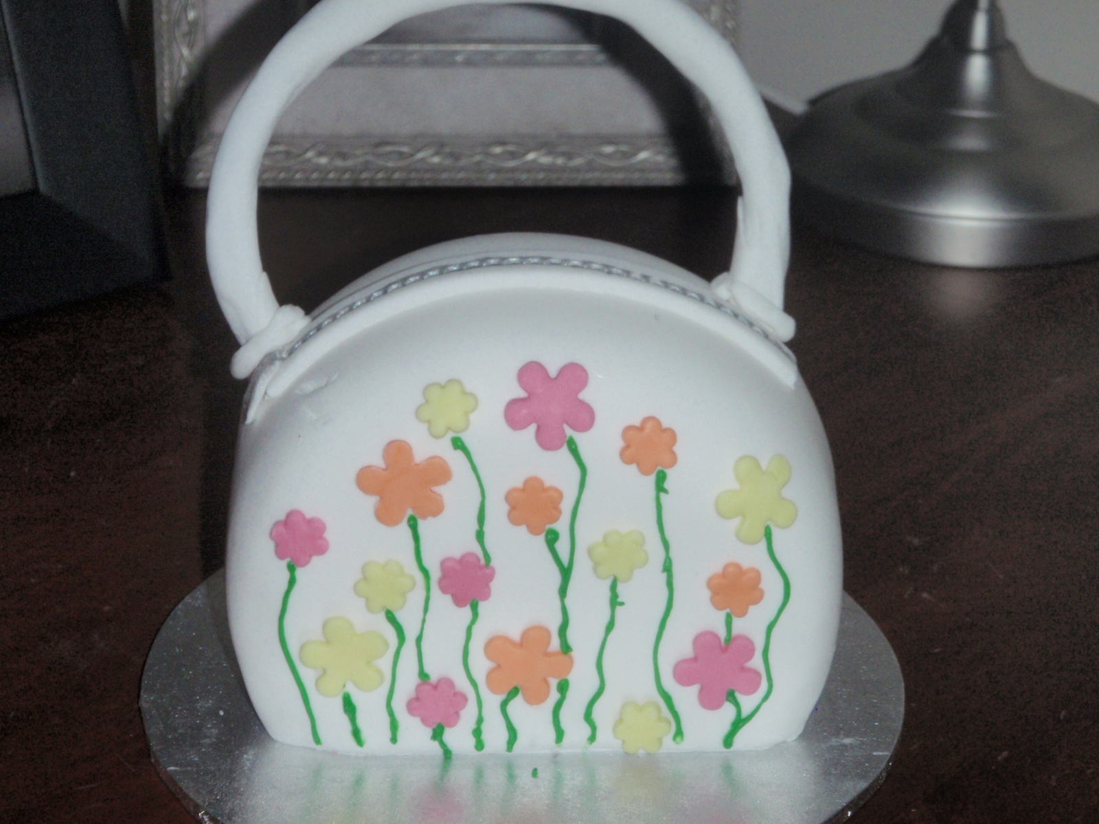 Takes the cake: Handbag cake