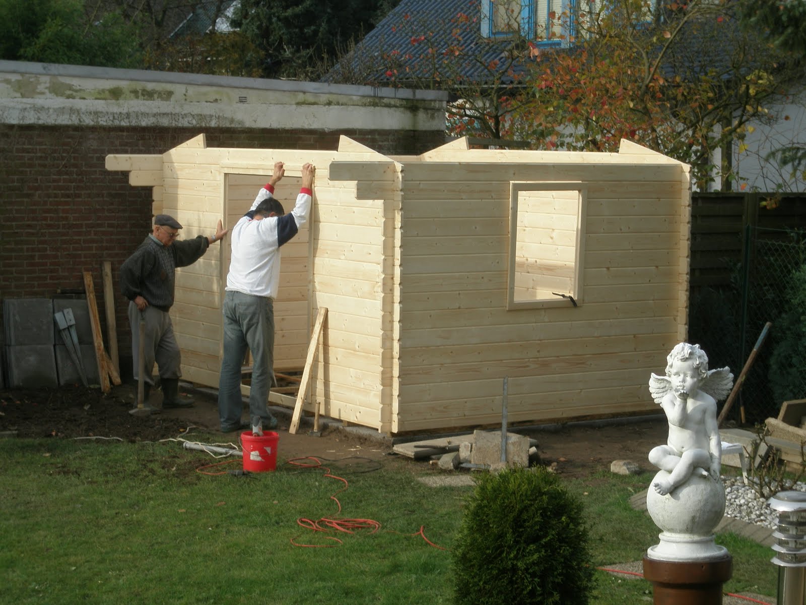 Vergi: Casuta din gradina