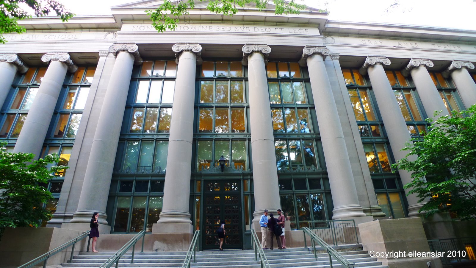 Harvard Square: Harvard Law School - NON SVB HOMINE SED SVB DEO ET LEGE