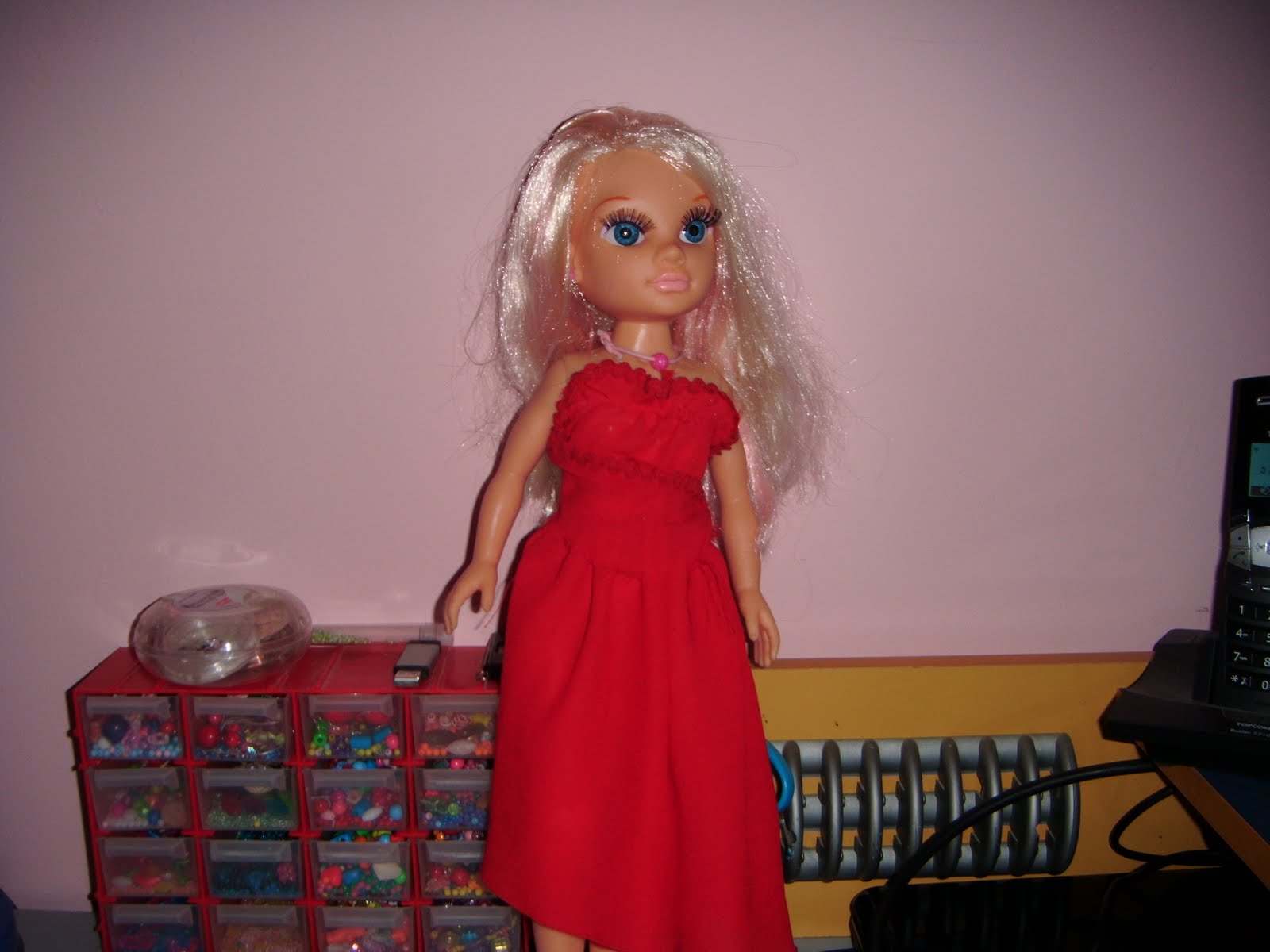 El vestidor de nancy y barbie: Nancy Invitada Vestida de Rojo Pasion