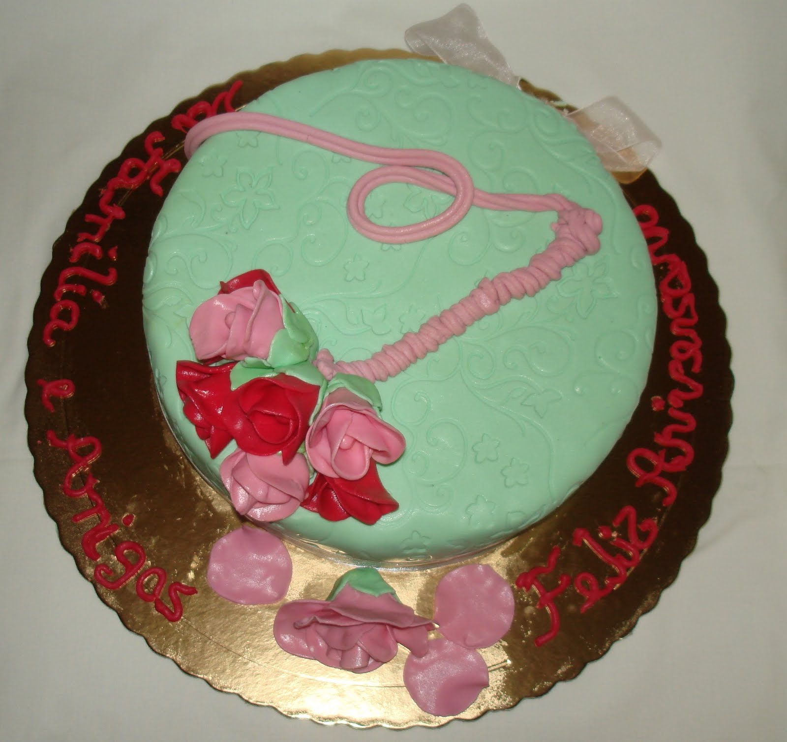 Doce Bela: Feliz Aniversário... 77 anos... um bolo de chocolate com ...