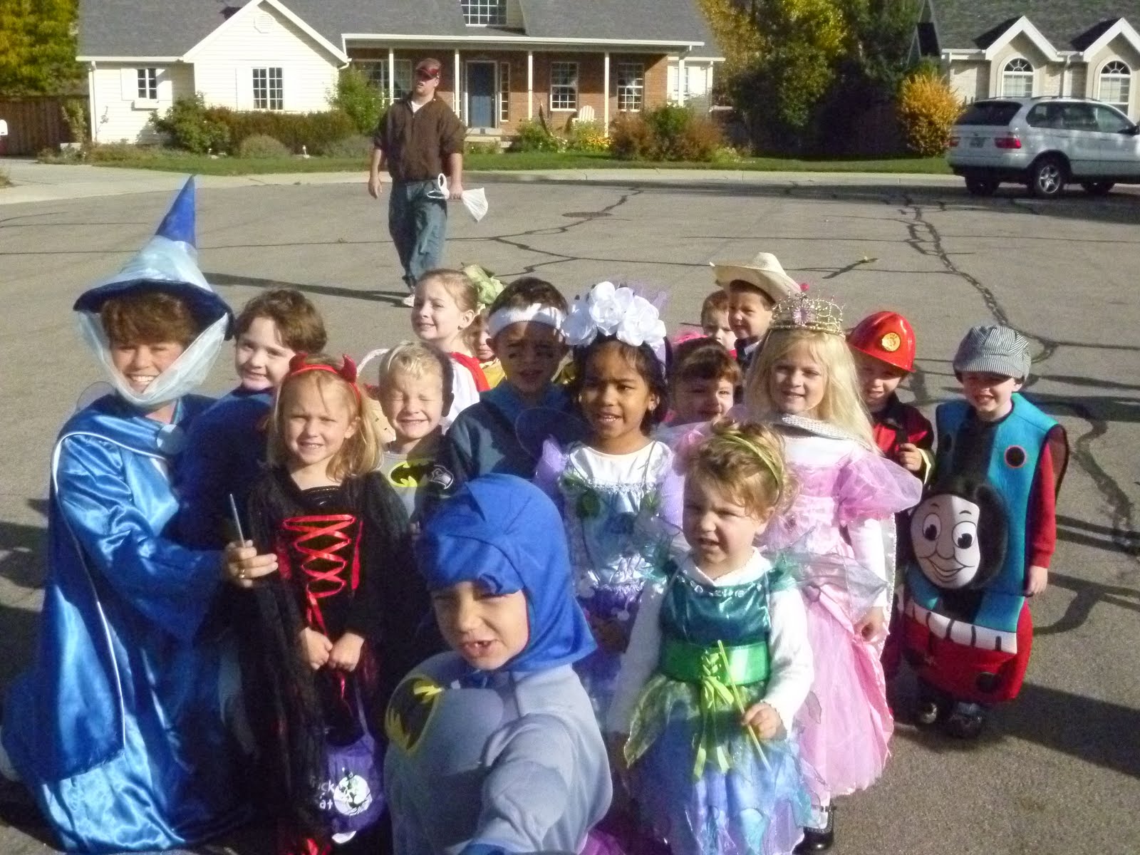 Ventures In Preschool: A GREAT HALLOWEEN PARADE!!!