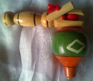 ARTESANÍAS GUATEMALTECAS EN ANTIGUA GUATEMALA: TROMPO MODERNO