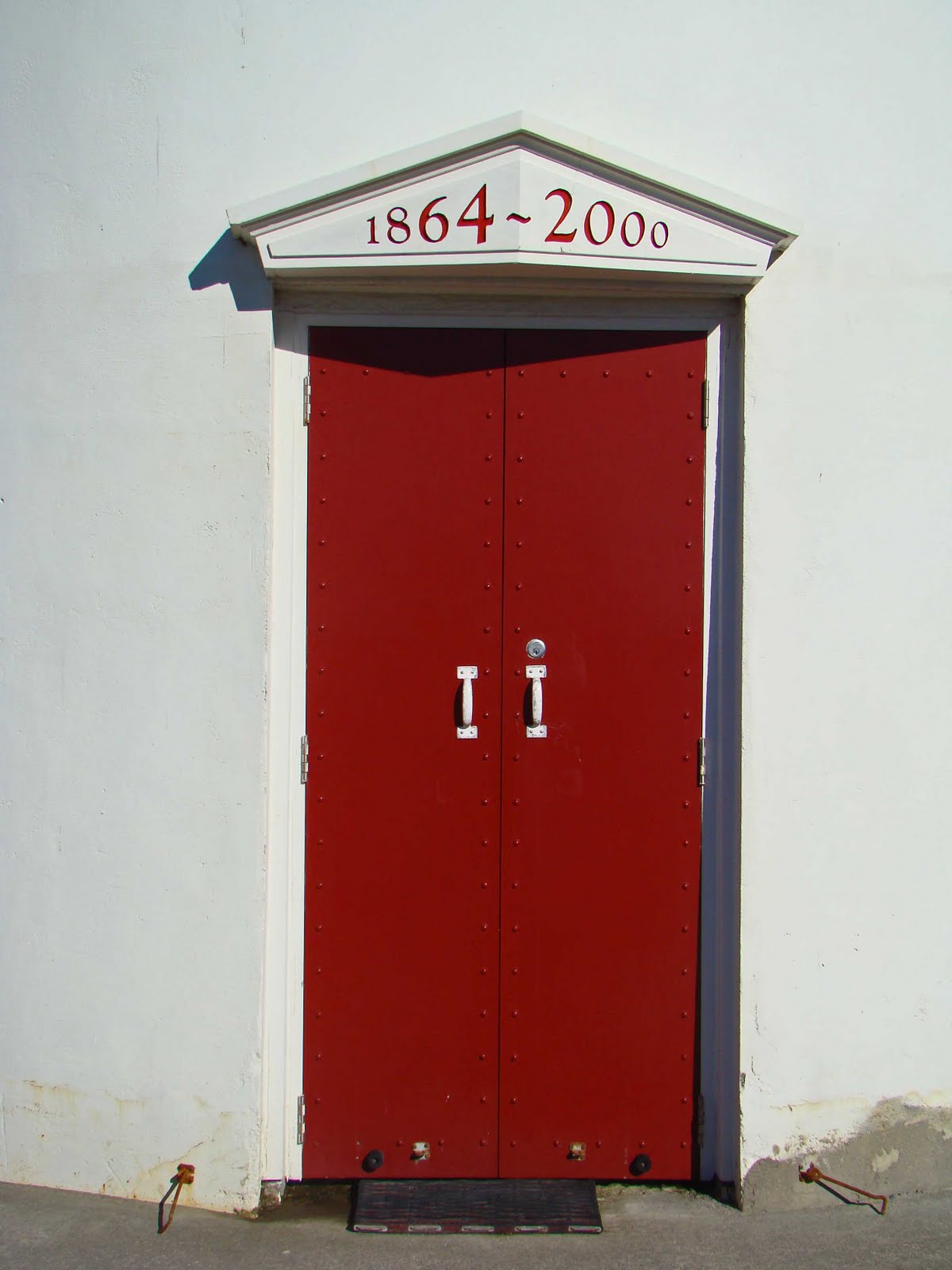 A Kiwi at the camera: Lighthouse door - Cape Egmont