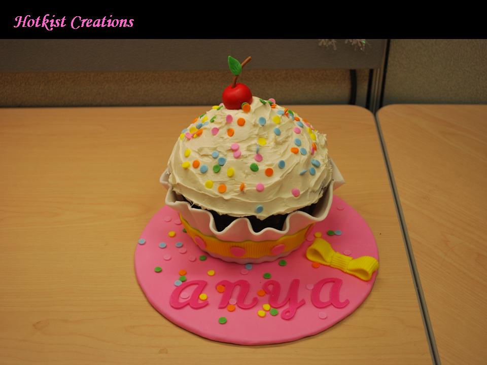 Hotkist's Blog: Giant Cupcake
