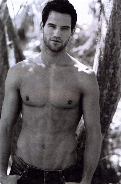 MANochrome: Four on Fridays