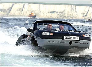 Indonesia butuh mobil amfibi bukan jembatan selat sunda?? - CAR&AUTOnews