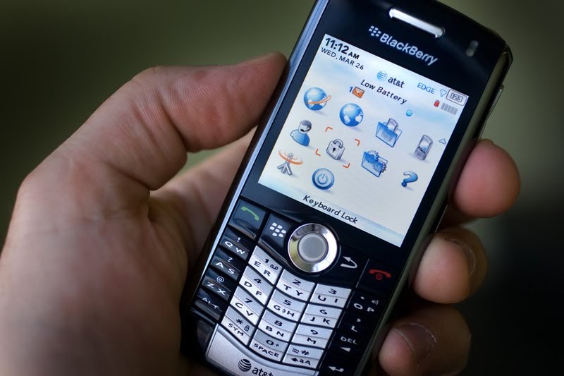 Nanlimo: BlackBerry Pearl 3G, BlackBerry Mini Terkecil di Indonesia