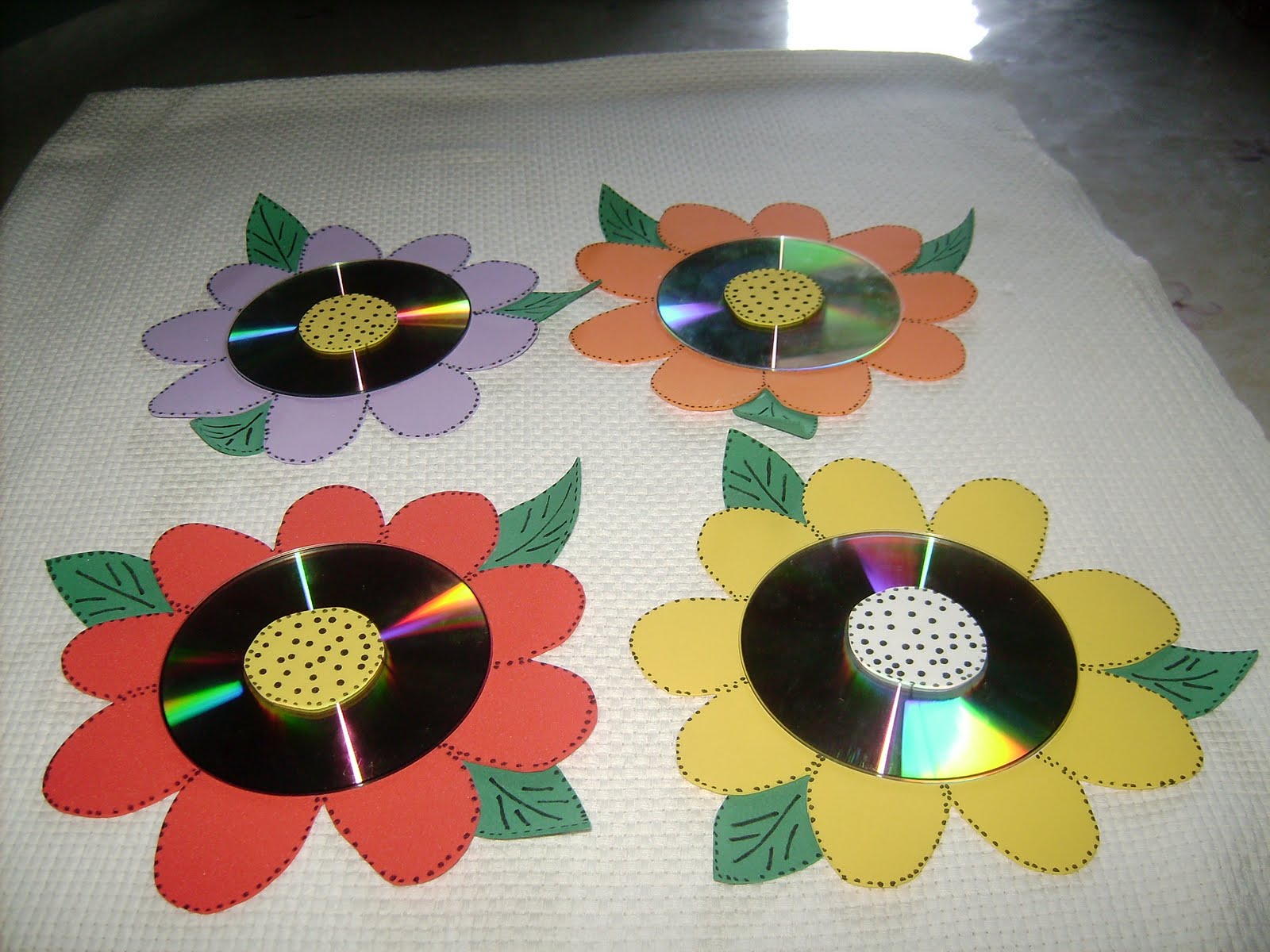 *♥* Lyne Artes *♥*: Bichinhos e flores em cd