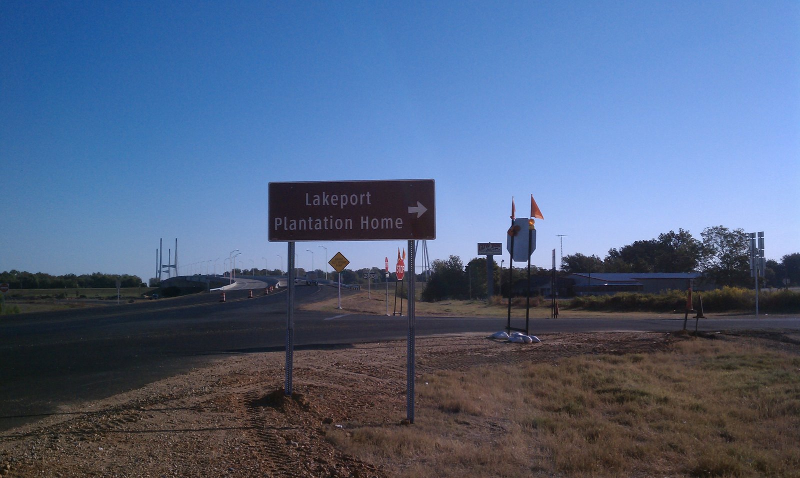 Lakeport Plantation: Highway Signage Impoving at Lakeport