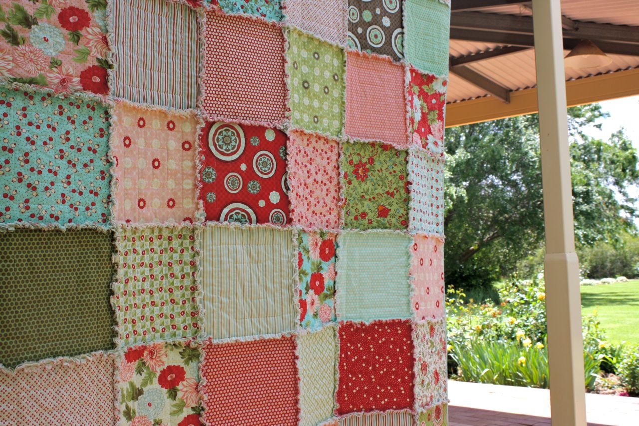 Bloom: Raw-edge layer cake quilt tutorial
