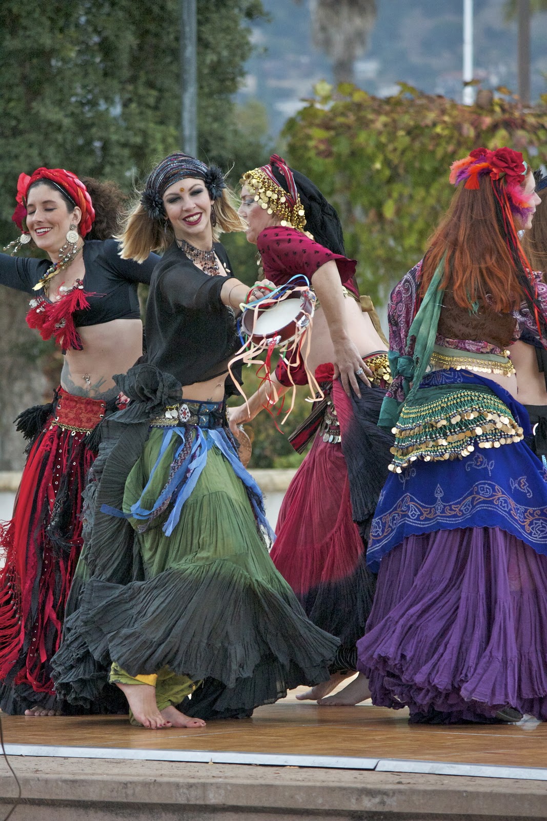 Hep Yeşil.: Dansoz Dedigin Tefli Olacak