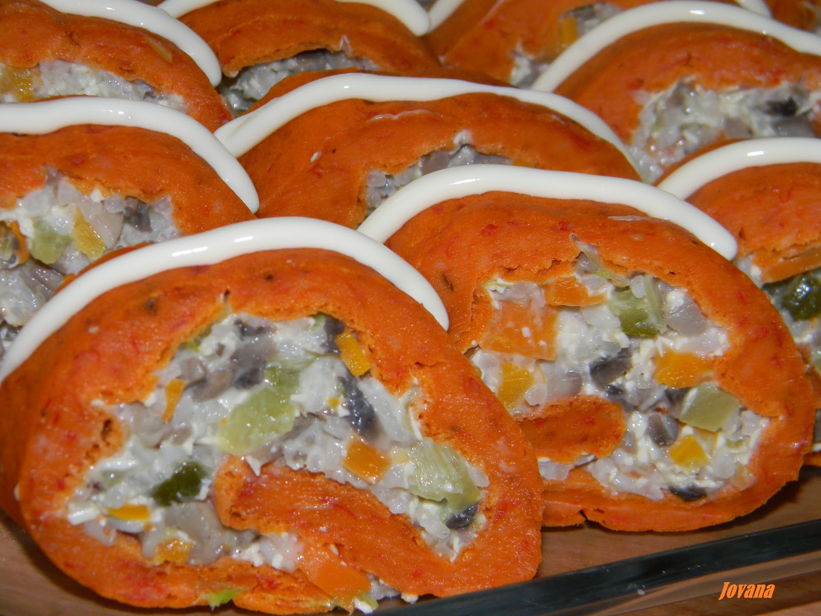 Posni rolat sa ajvarom ~ Jojini isprobani recepti