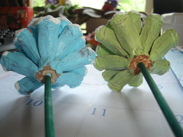 KERRIE'S KRAFTS 3: PINE CONE FLOWERS